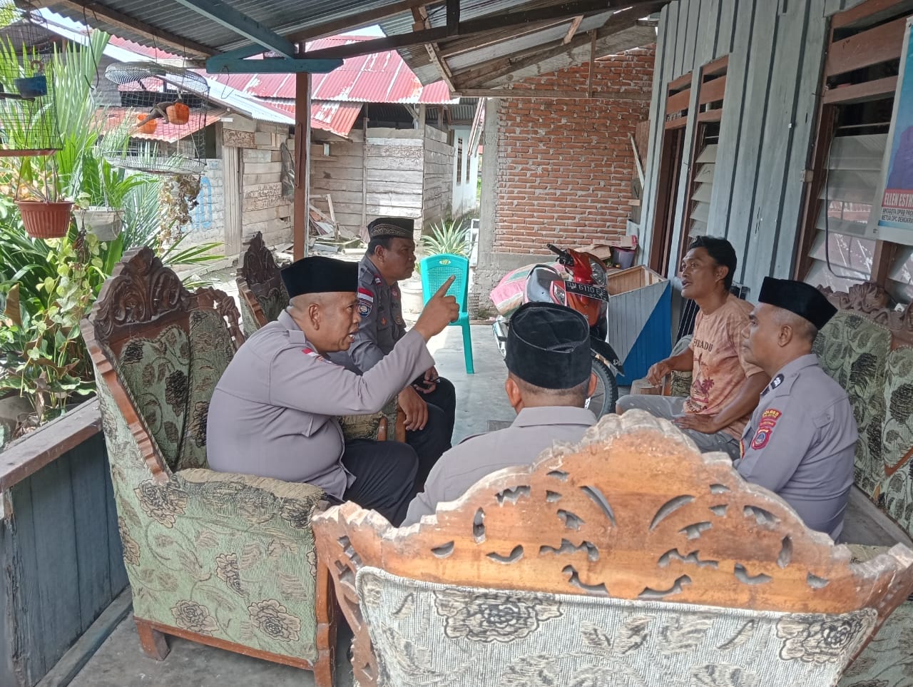 Sambangi Tokoh Masyarakat di Sausu Trans, Polri Perkuat Persatuan dan Kesatuan Lawan Radikalisme ...